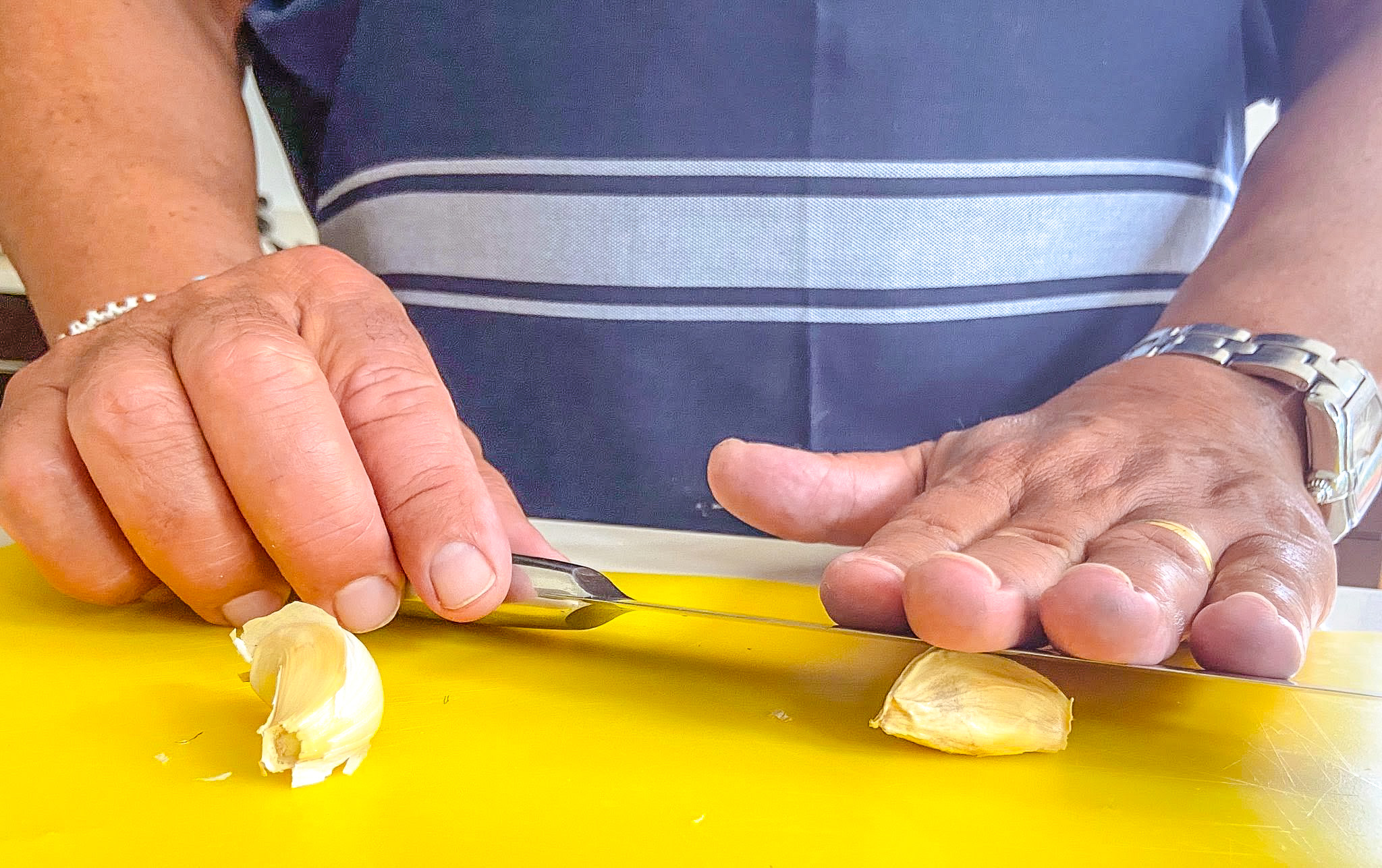 How to Crush Garlic – Nicotra Kitchen